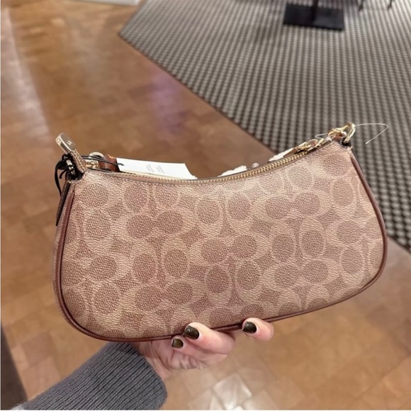 Coach | Bags | Nwtcoach Coach Ashton Bag In Signature Canvascoach Cy658 ...